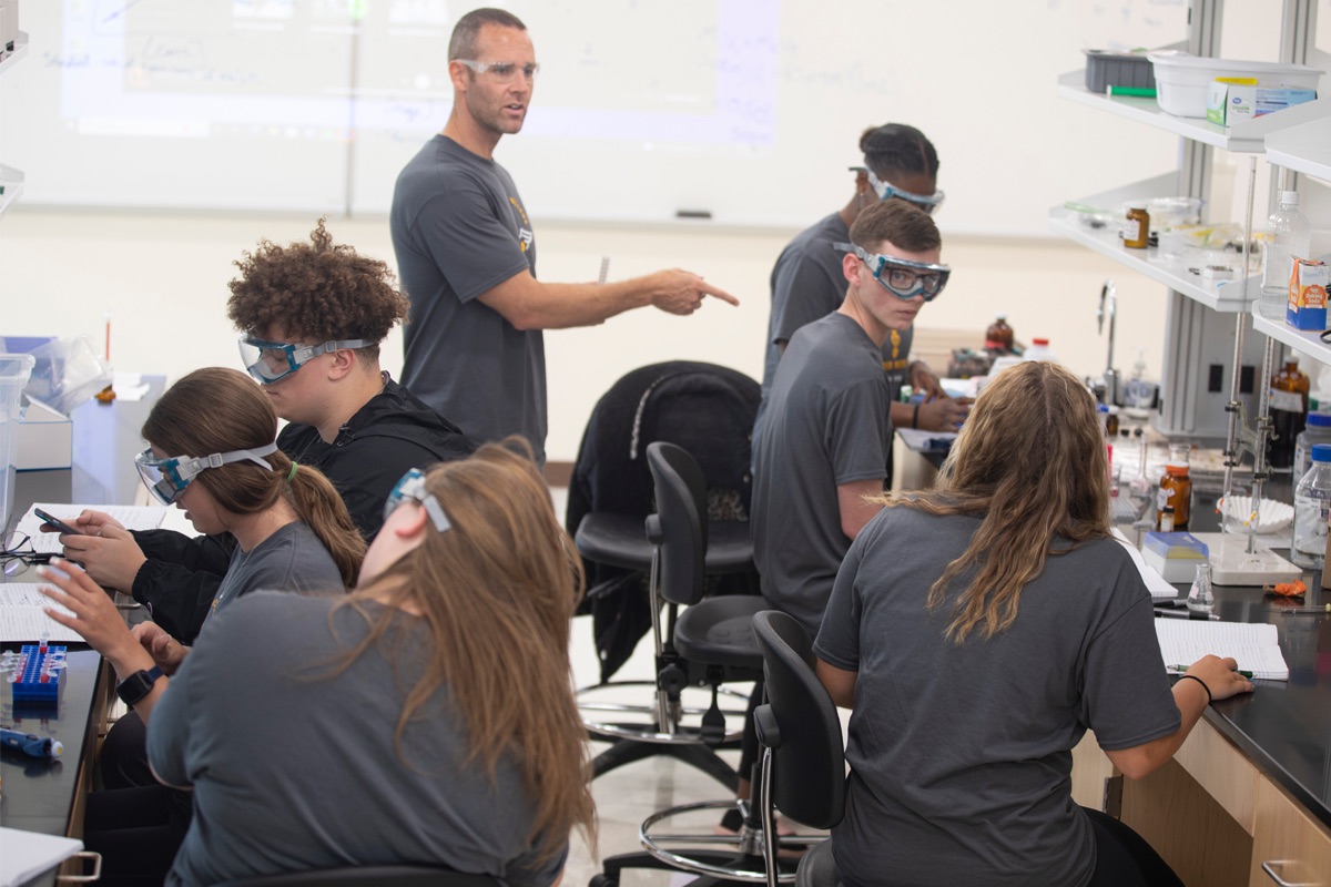 First-year students explore career preparation in new Summer Health ...